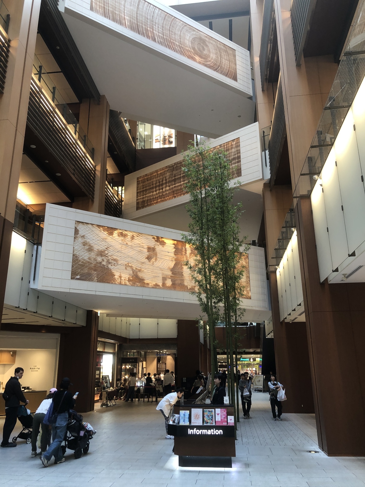 東京ミッドタウン: Lucky River News